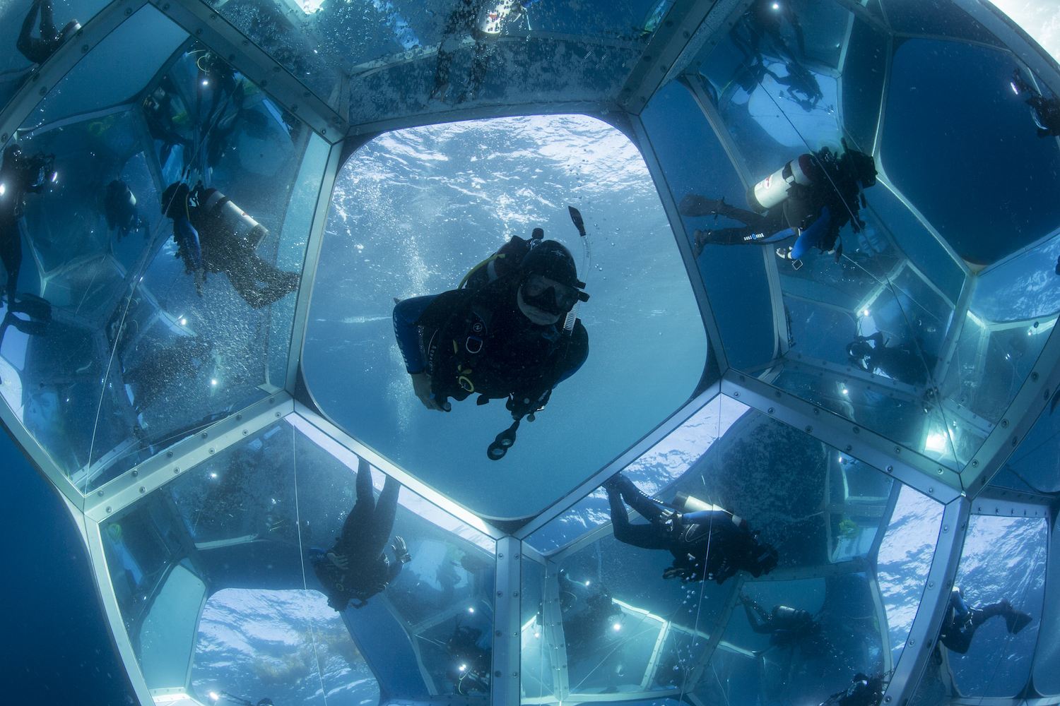 Underwater Pavilions of a Geometric Kind