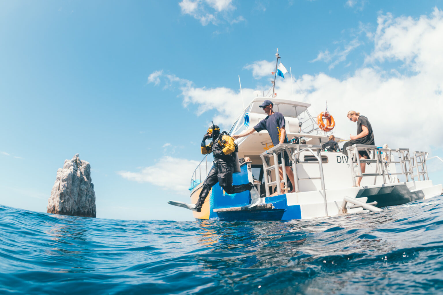 What's the Difference Between Neoprene and Shell (Membrane) Dry Suits?